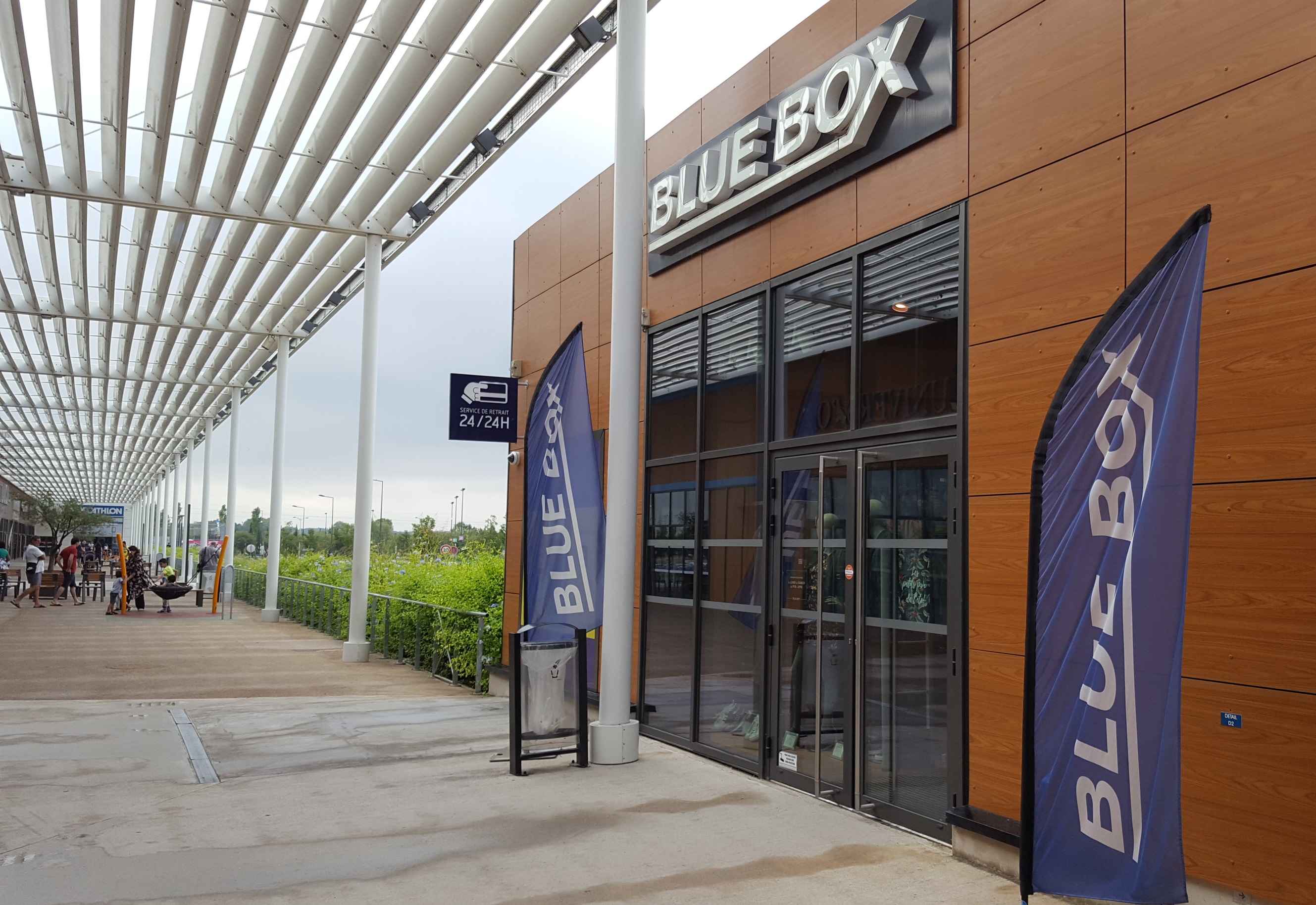 Boutique BLUE BOX : Centre FAMILY VILLAGE Costières Sud